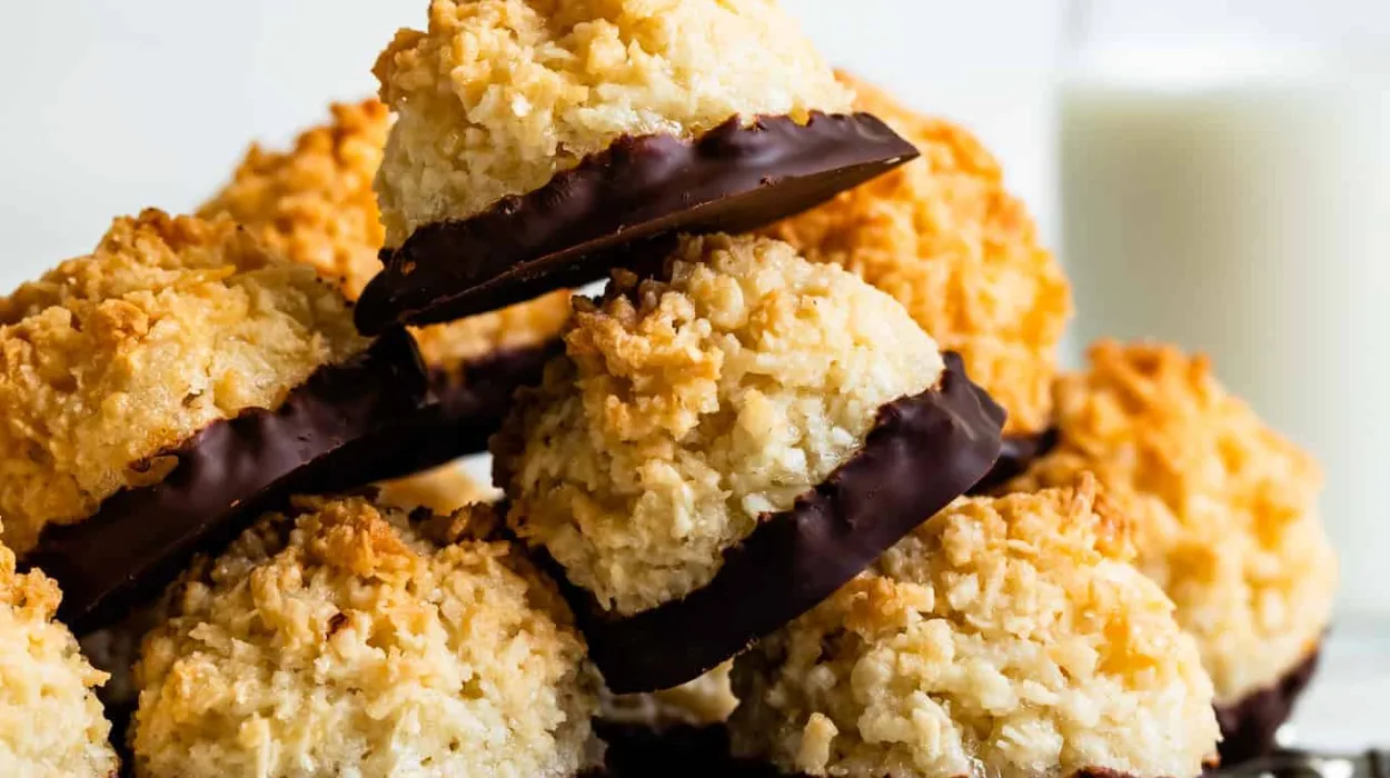 Seattle Macaroon Cookies | Classic Coconut, Chocolate, and Gluten-Free ...